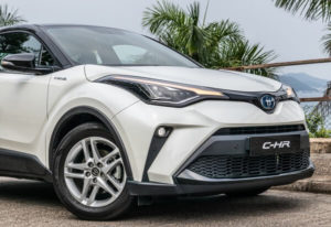 トヨタC-HRのZYX11を徹底解説！ZYX10との違いは？ | トヨタC-HRのカー用品、カスタムパーツ